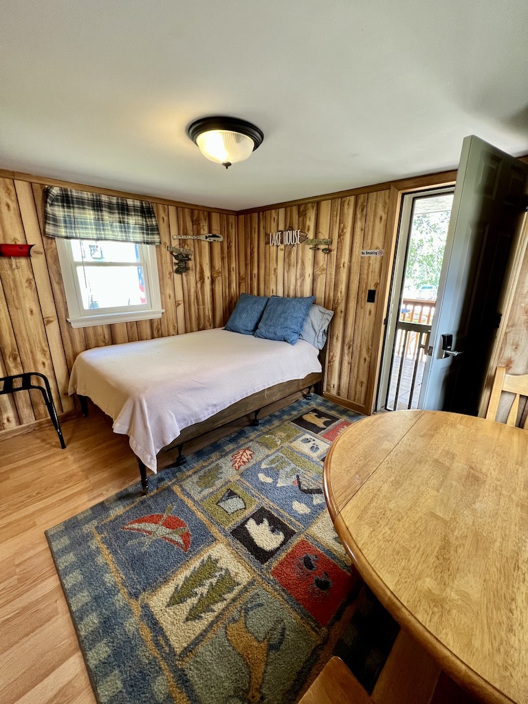 Fully Furnished Studio Cabin On A Lake Located In Hot Springs, SD